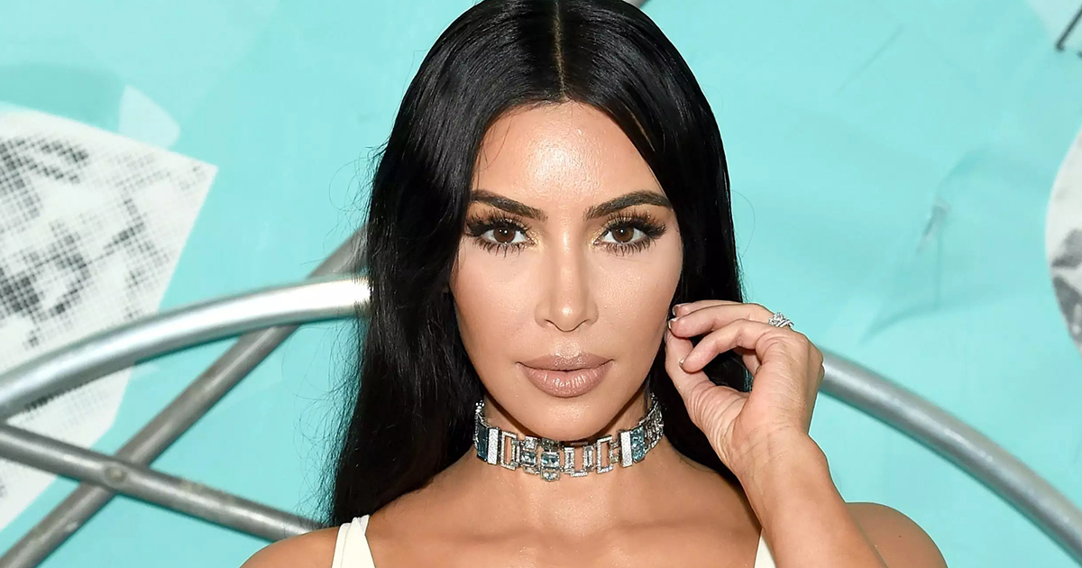 “Like a Girl Wearing Her Mother’s Panties”: Kim Kardashian In Pink ...