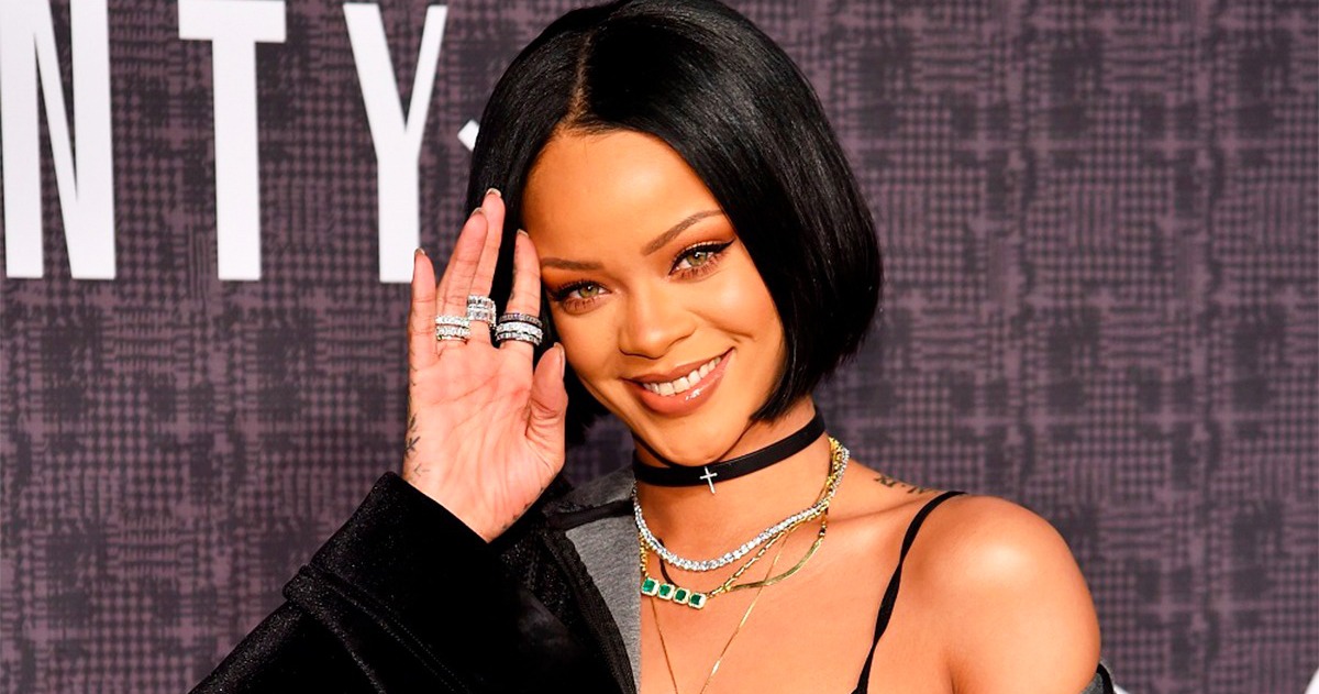 “Just Don’t Lose Weight!”: Rihanna Showed Off Her Curves In a Bold ...