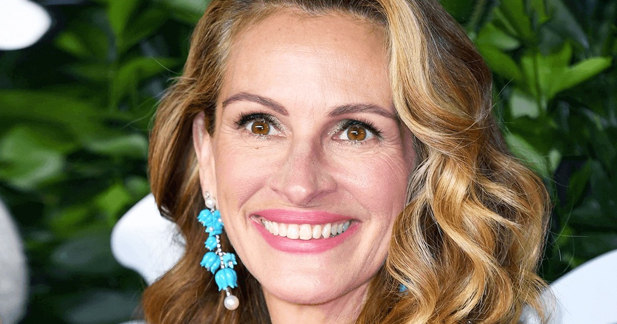 “All in Dimples!” The paparazzi got pictures of 53-year-old Julia ...