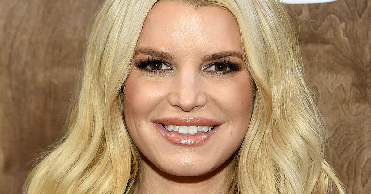 "Perfect Cheekbones And Delicate Features": 42-Year-Old Jessica Simpson ...