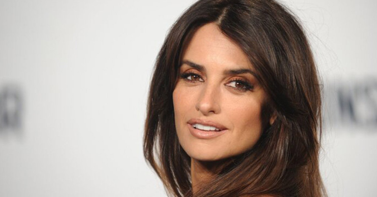 "She Made a Circular Facelift, Tightening Her Eyes": Penelope Cruz Is ...