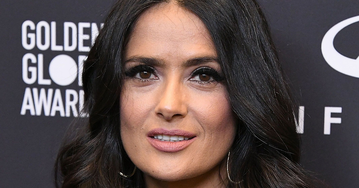 Isnt She 25 Fans Are Delighted With The Forms Of 56 Year Old Salma Hayek Everythingfun